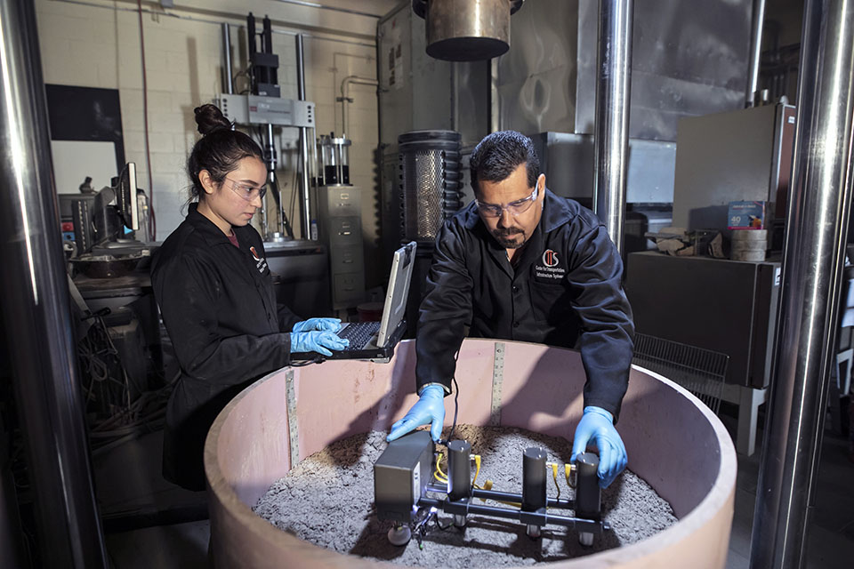 Large Scale and Material Testing Laboratory