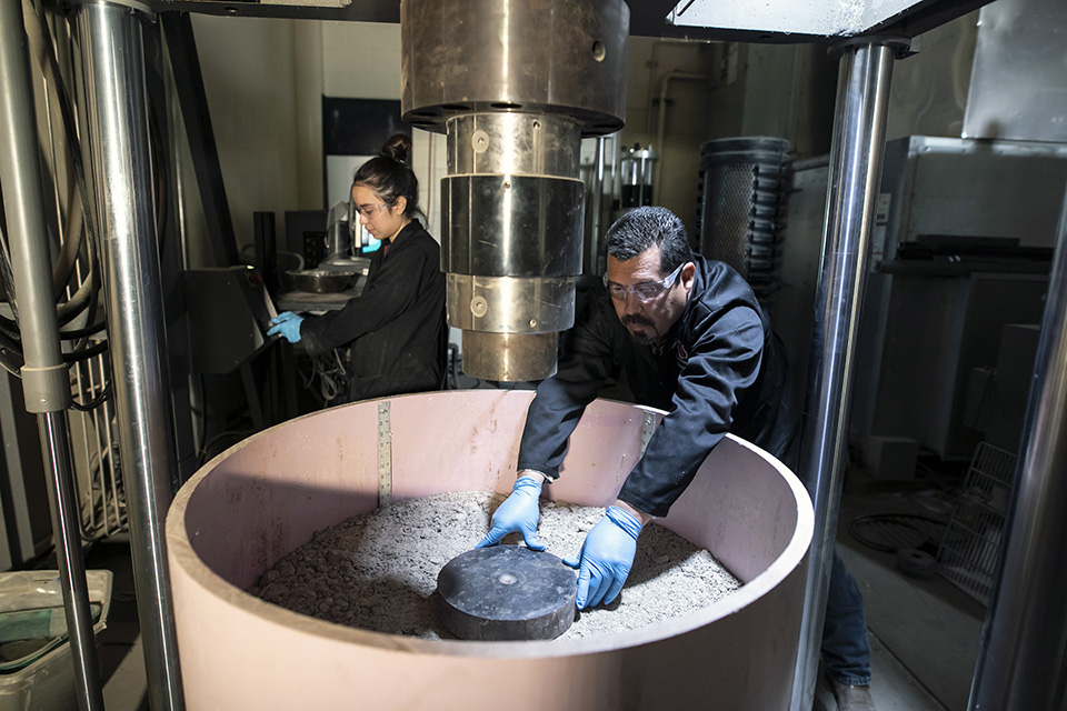 Large Scale and Material Testing Laboratory